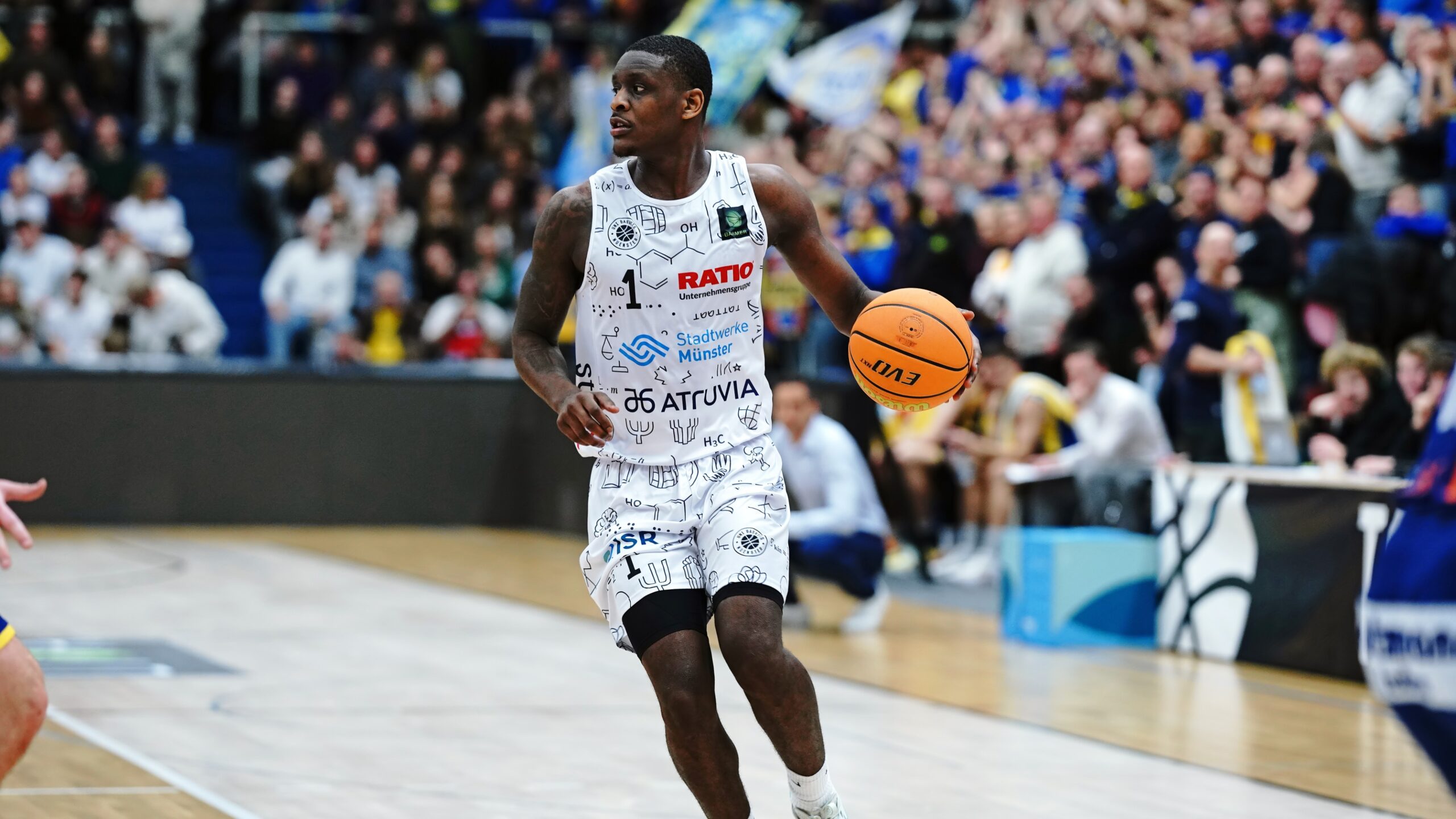 Bo Hodges bekennt sich zu den Uni Baskets – GAMEDAY Magazin